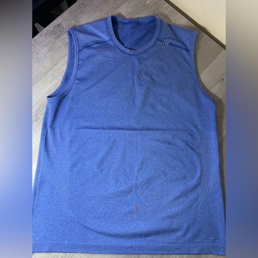 Lululemon Baby Blue Light Weight Tank Men’s (Size Lar… - Gem